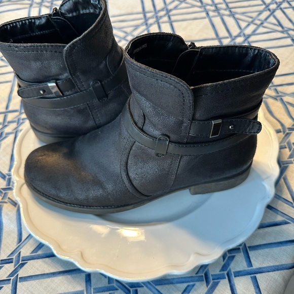 BareTraps | Shoes | Bare Traps Black Size 8 Zip Side Ankle Boots | Poshmark